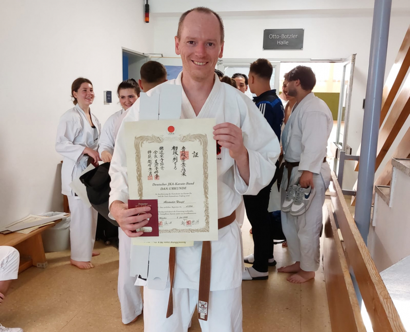 Alexander Haupt – Prüfung zum 1. Dan - Karate Dojo Jiriki Gäufelden e. V.
